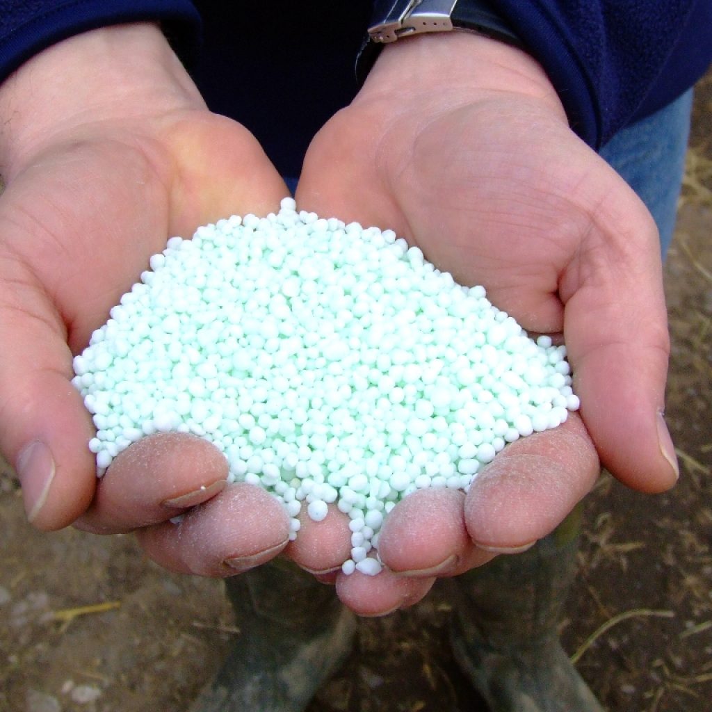UK fertiliser price series helps increase market transparency - Farmers ...