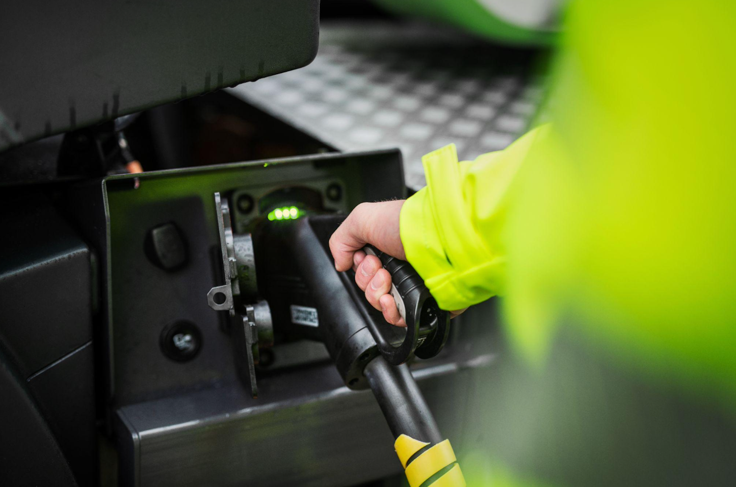 New all-electric haulage service launches - Farmers Guide