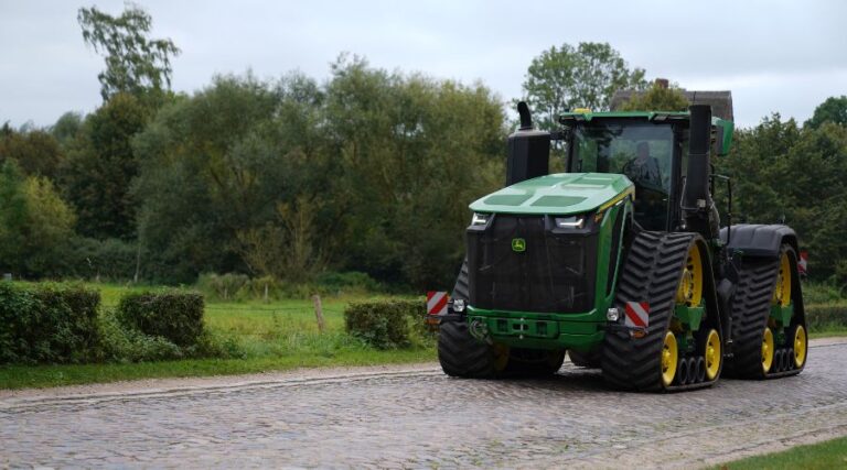 First look: John Deere's most powerful tractor yet - Farmers Guide